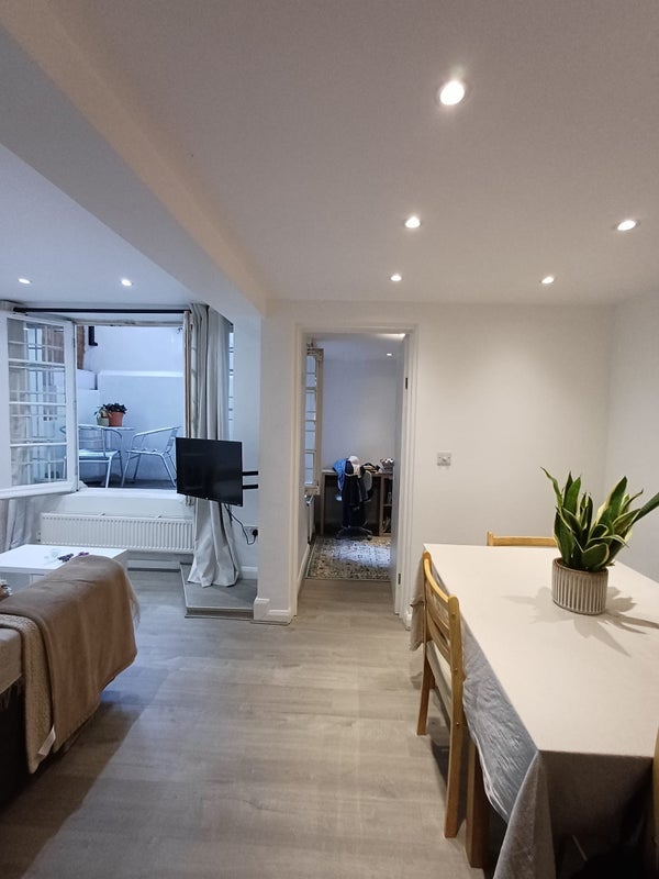 Flat to rent Drayton Gardens, Greater London | rentaroof
