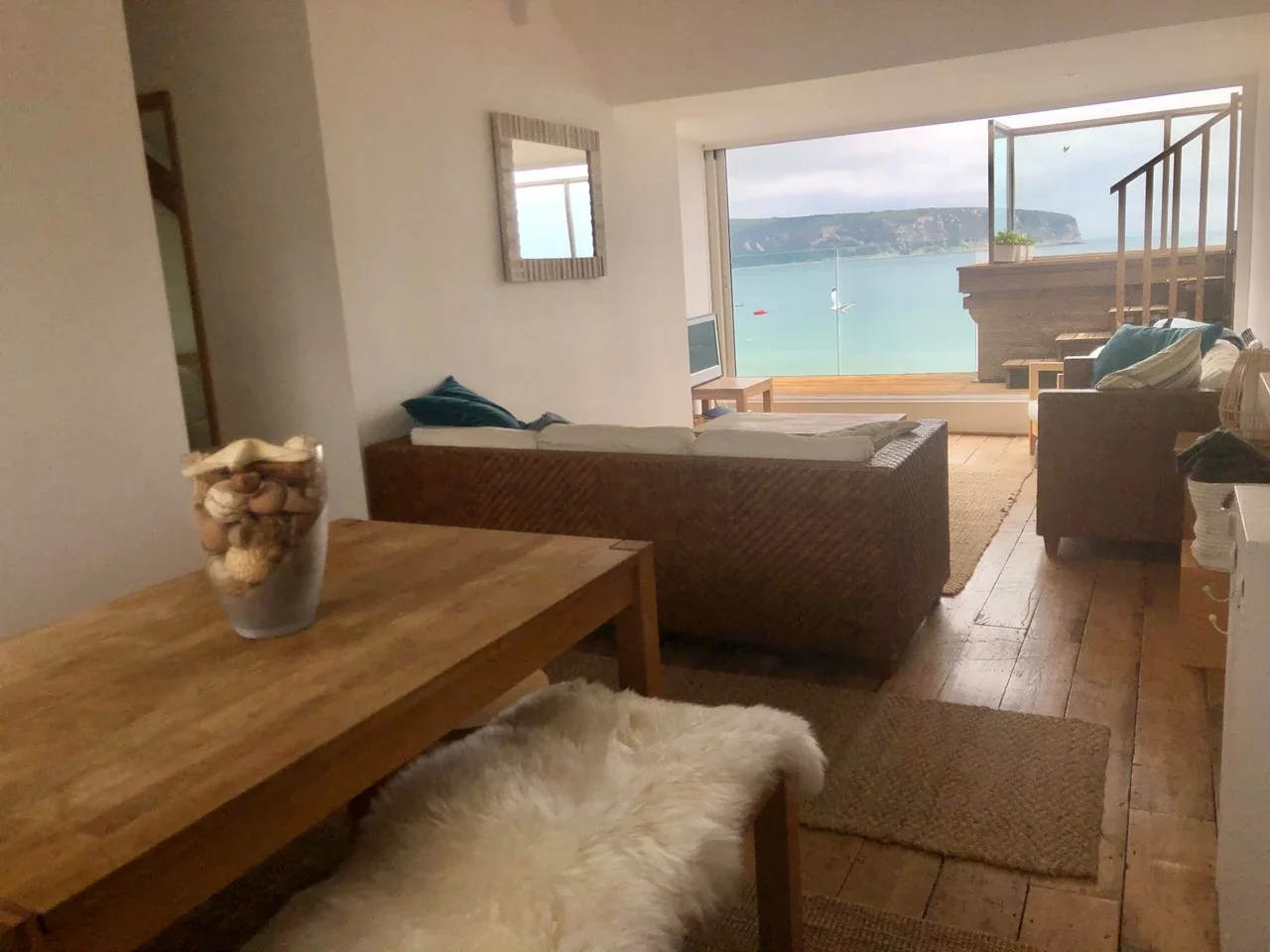 Flat to rent High Street, Swanage | rentaroof