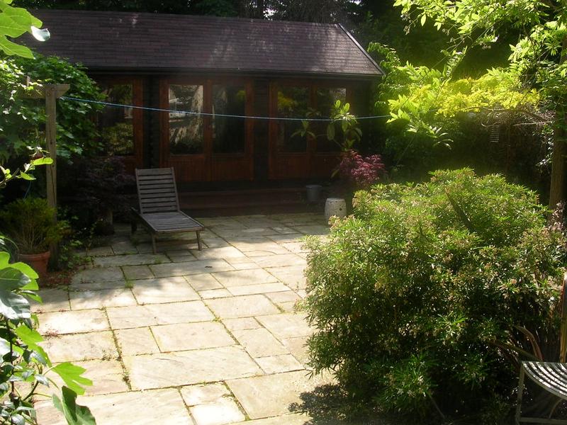 Flat to rent Eaton Rise, Greater London | rentaroof