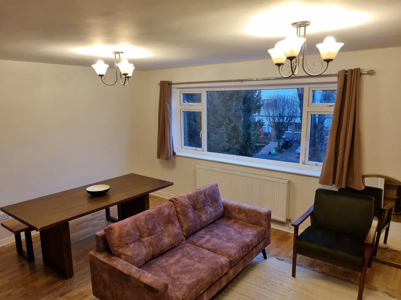 Flat to rent Castlebar Park, Greater London | rentaroof
