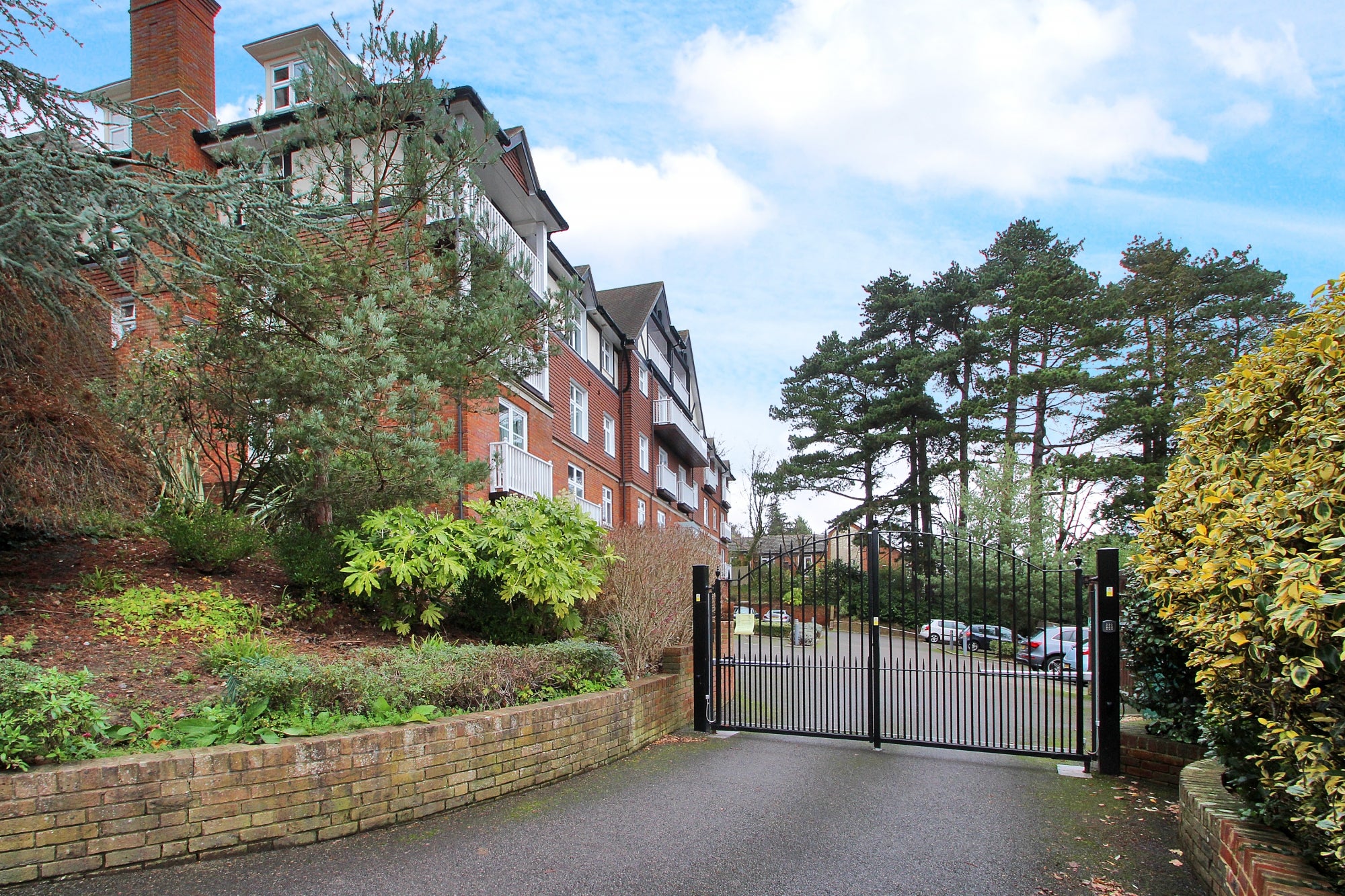 Flat to rent Kingswood Road, Tunbridge Wells | rentaroof