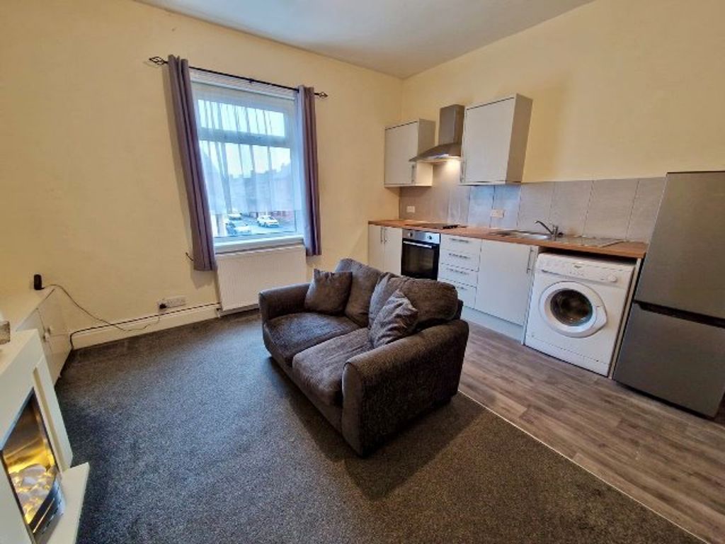 Flat to rent Risedale Road, Barrow-in-Furness | rentaroof