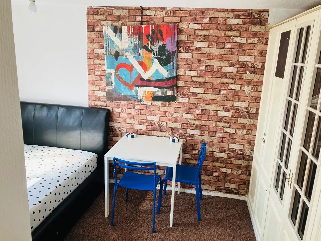 Flat to rent Juliette Road, Greater London | rentaroof