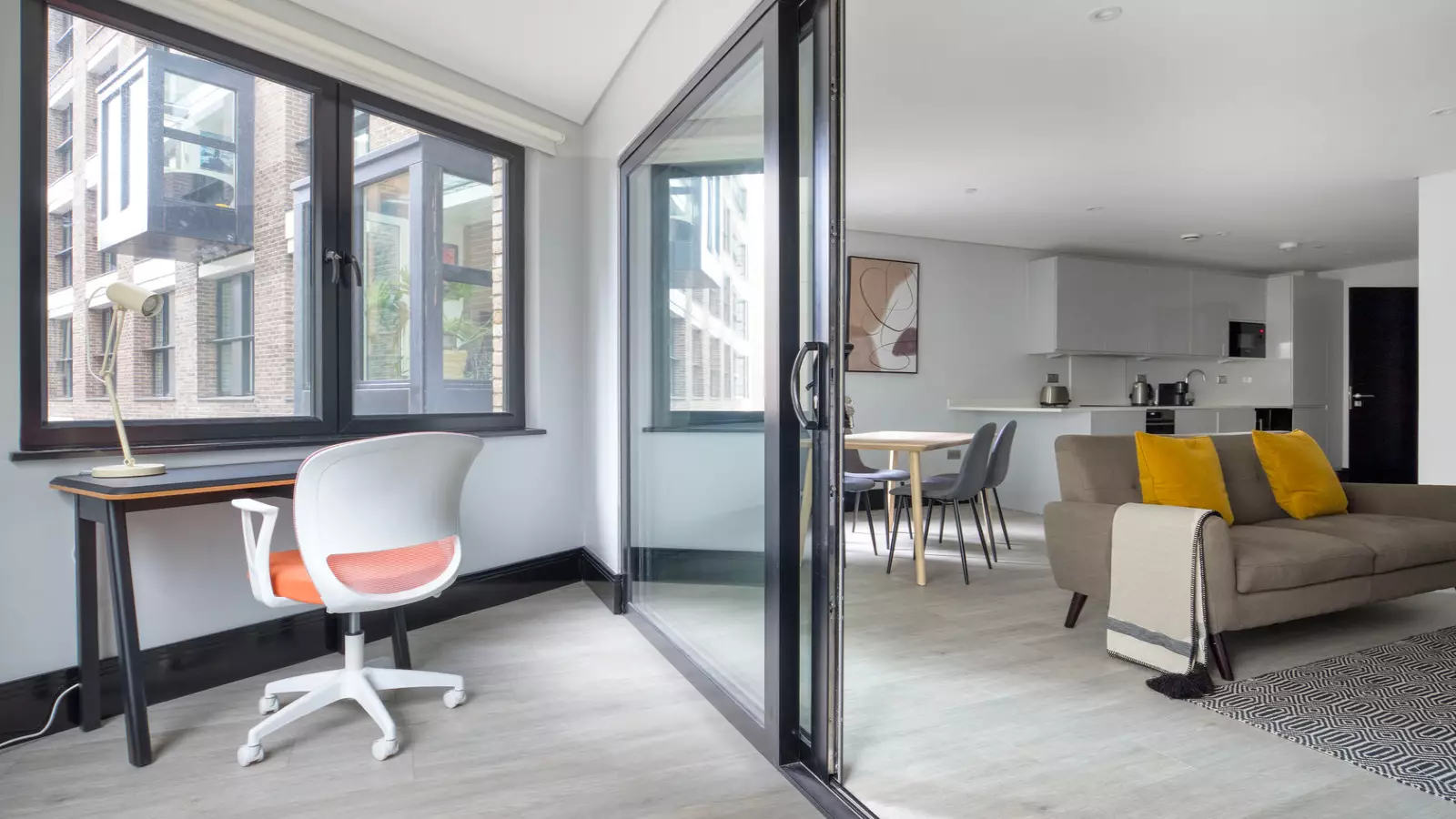 Flat to rent Alie Street, Greater London | rentaroof