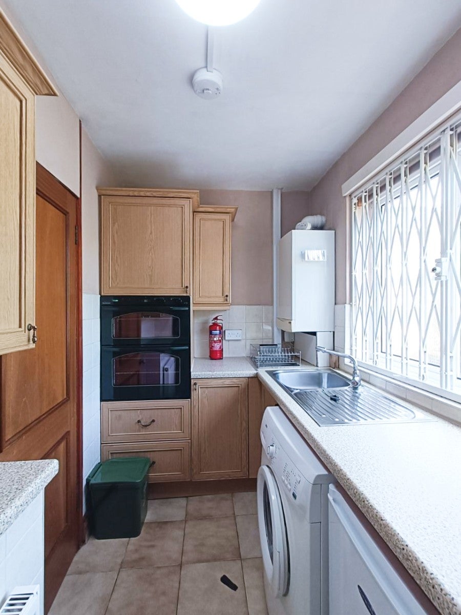 Flat to rent Station Road, Greater London | rentaroof