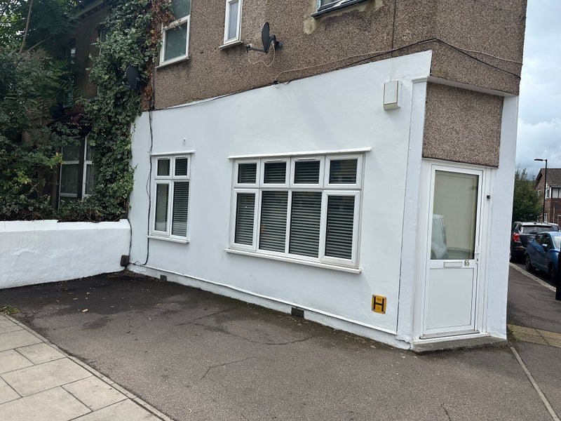 Flat to rent Woodford Road, Greater London | rentaroof