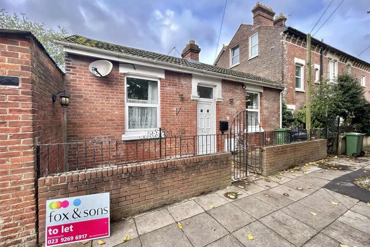 Flat to rent Goldsmith Avenue, Portsmouth | rentaroof