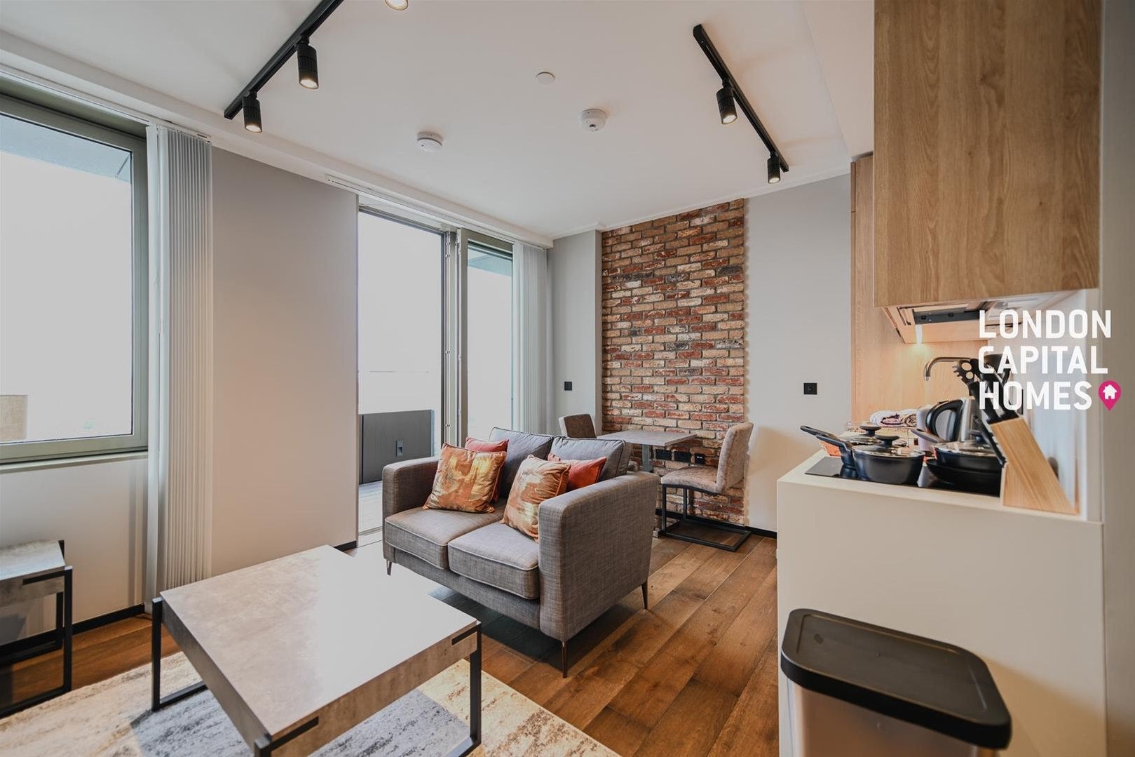 Flat to rent Hewett Street, Greater London | rentaroof