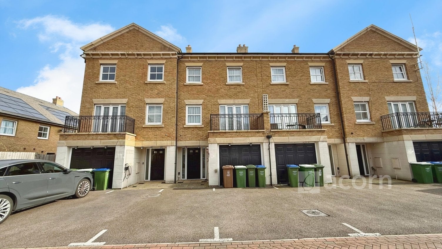 Flat to rent Rainbow Road, Greater London | rentaroof