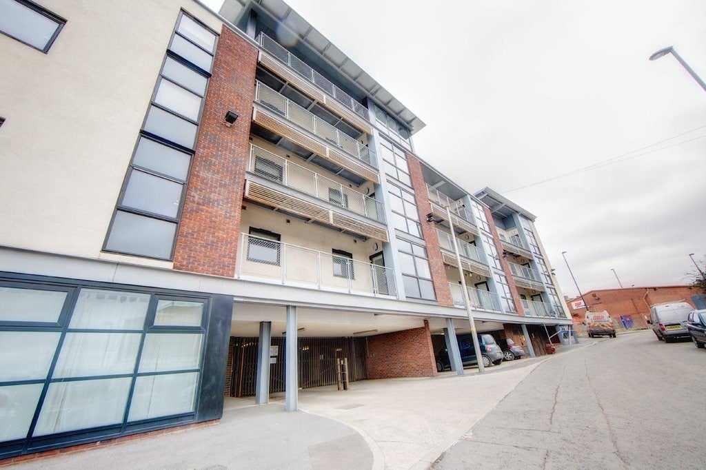 Flat to rent Walker Road, Newcastle upon Tyne | rentaroof