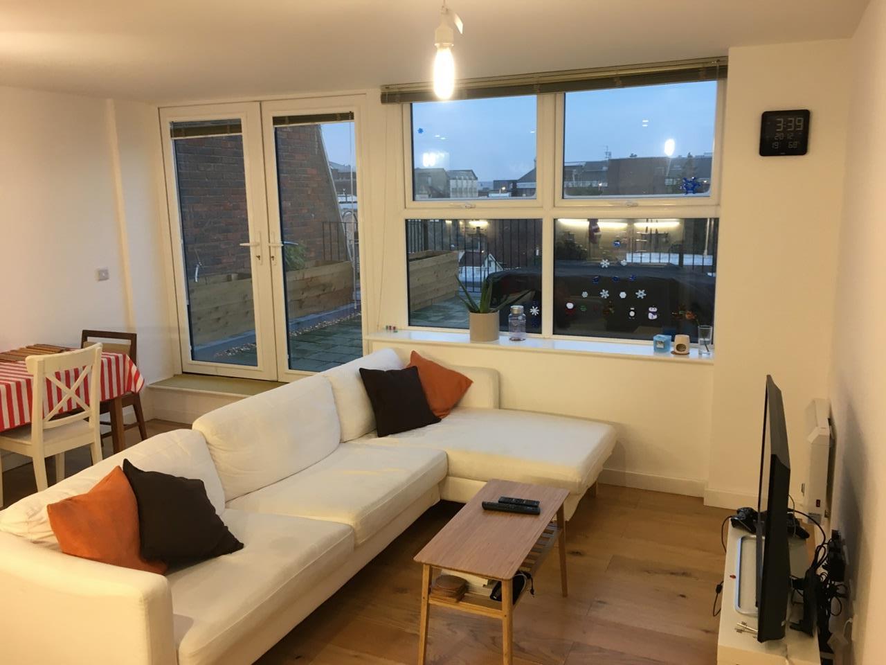 Flat to rent Victoria Road, Greater London | rentaroof