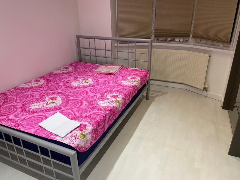 Room to rent Middleton Road, Greater London | rentaroof