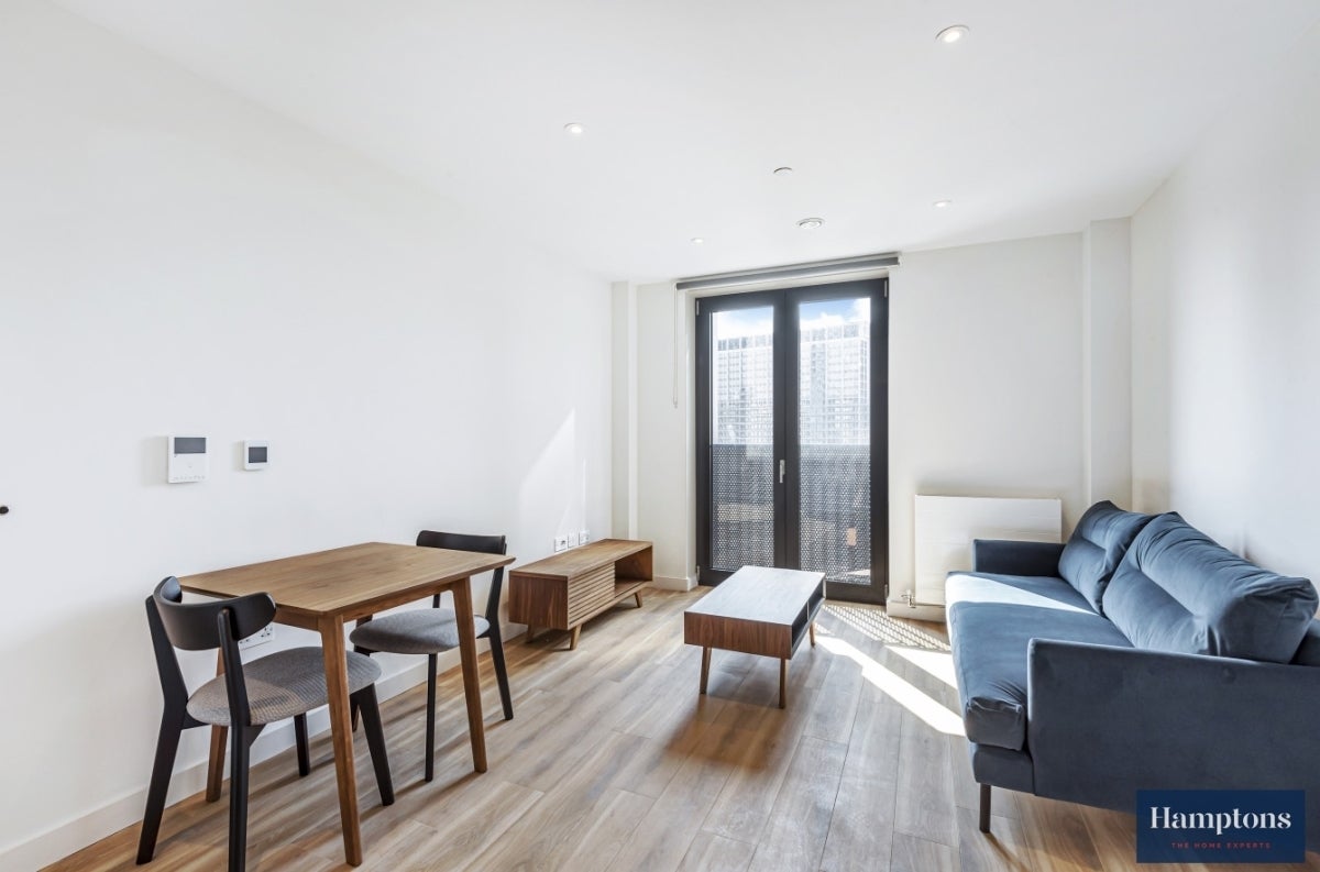 Flat to rent George Street, Greater London | rentaroof