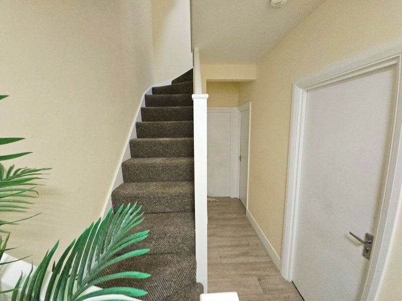 Flat to rent Downham Way, Greater London | rentaroof