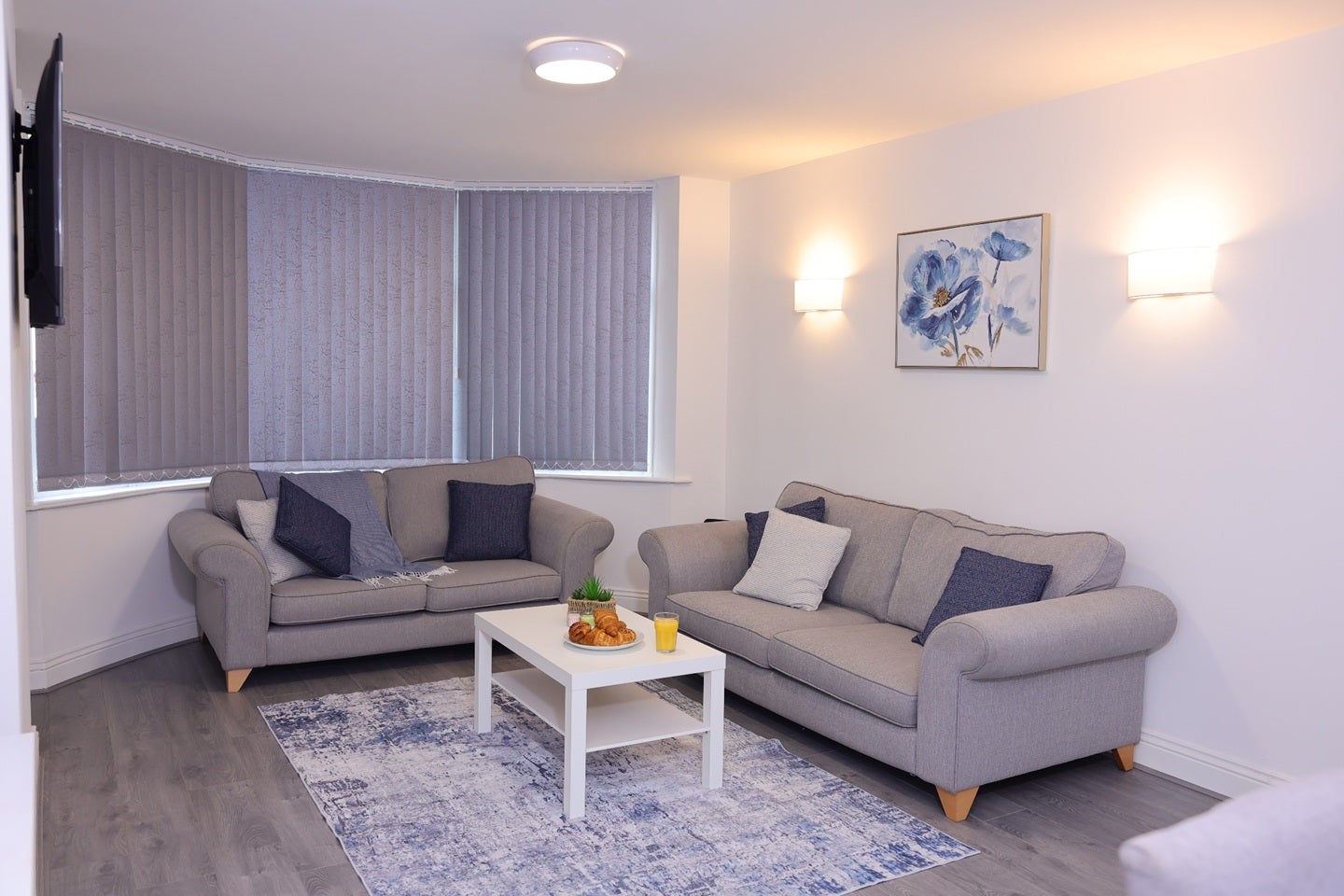 House to rent Carr Manor Avenue, Leeds | rentaroof