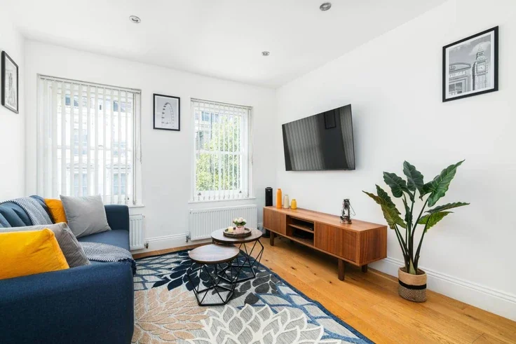 Flat to rent Bethnal Green Road, Greater London | rentaroof