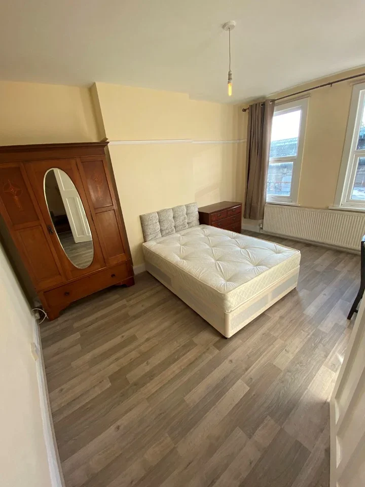 Flat to rent Holloway Road, Greater London | rentaroof