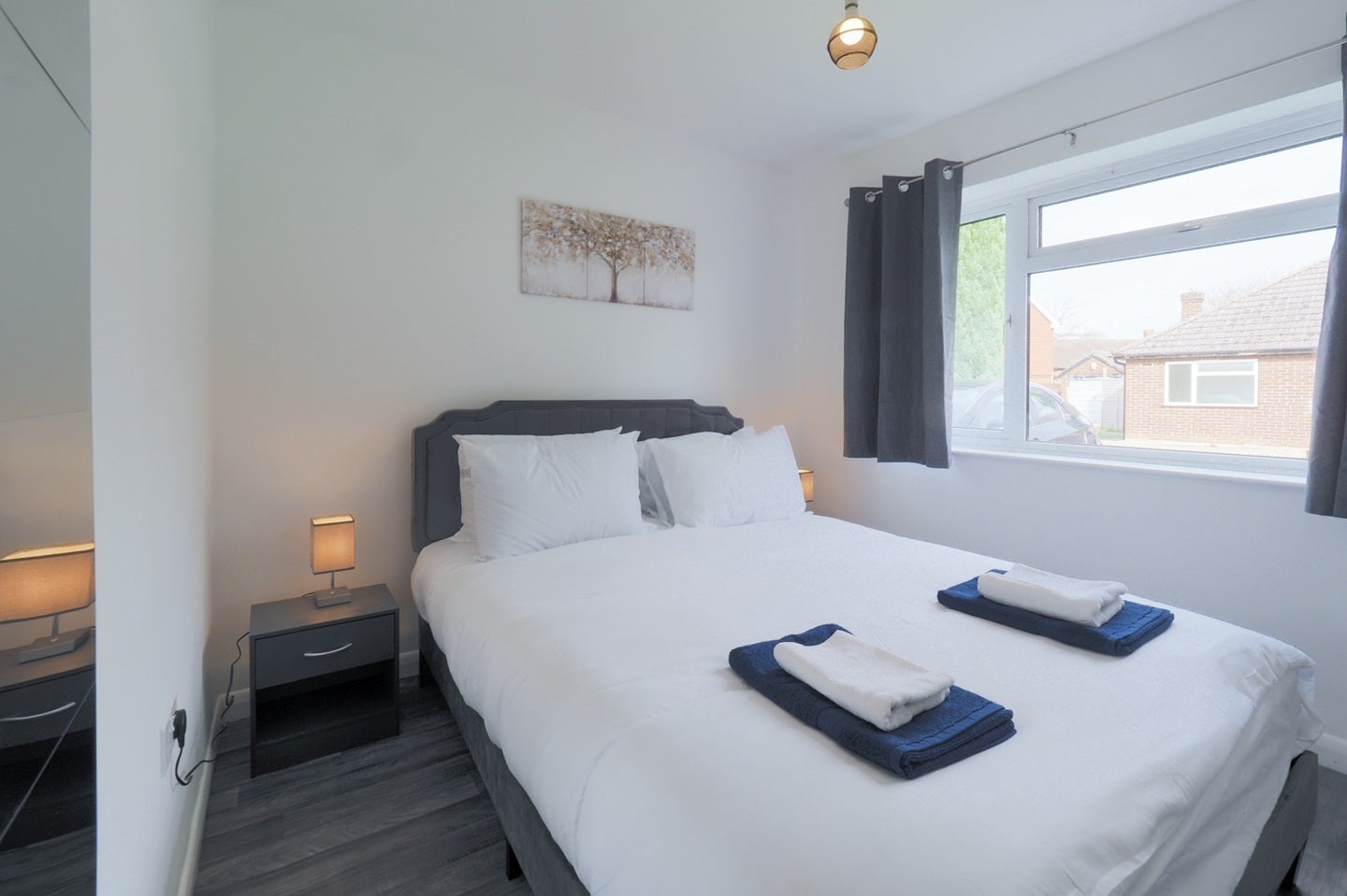 Flat to rent Kingfield Gardens, Woking | rentaroof