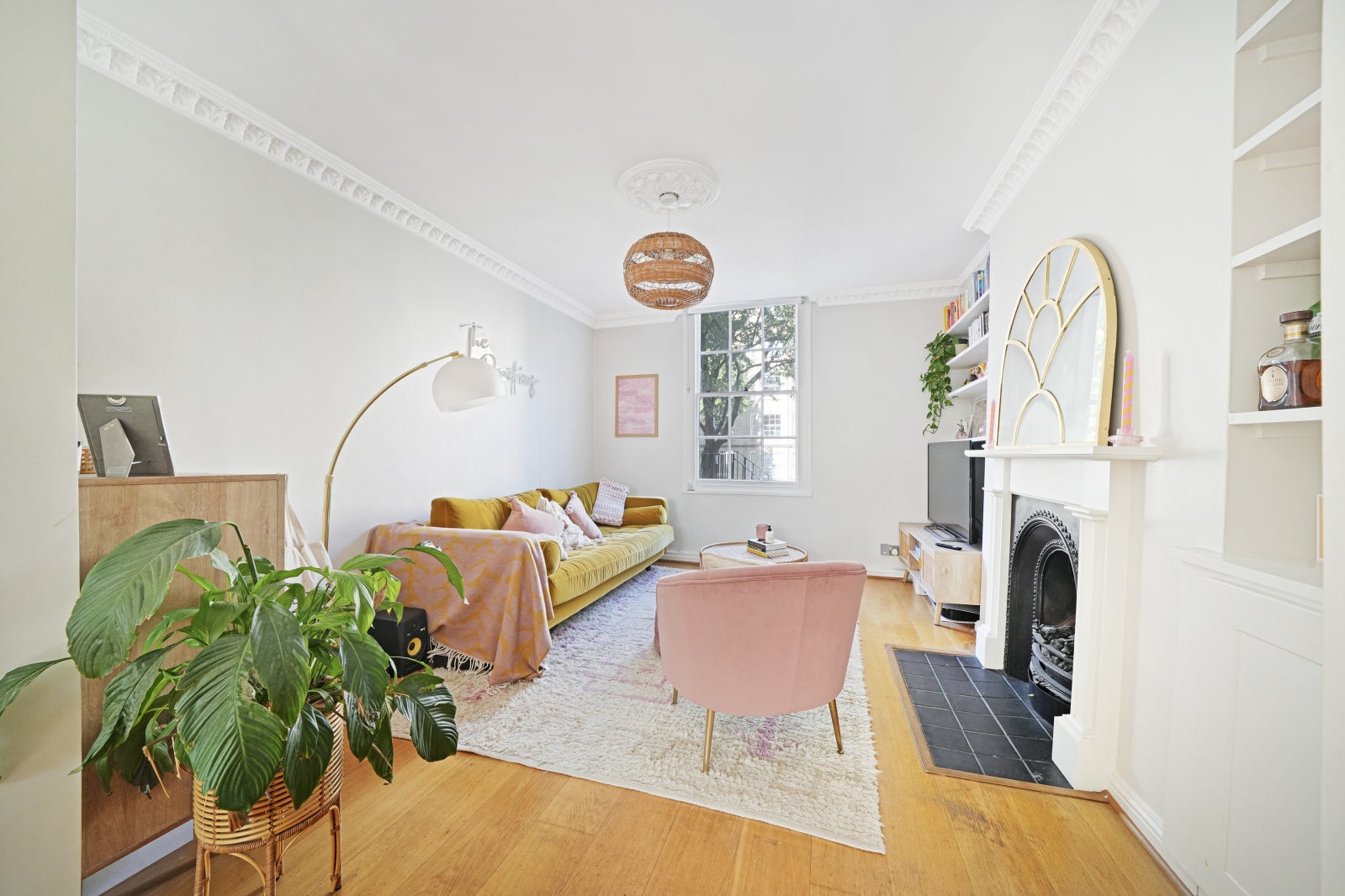 Flat to rent Liverpool Road, Greater London | rentaroof