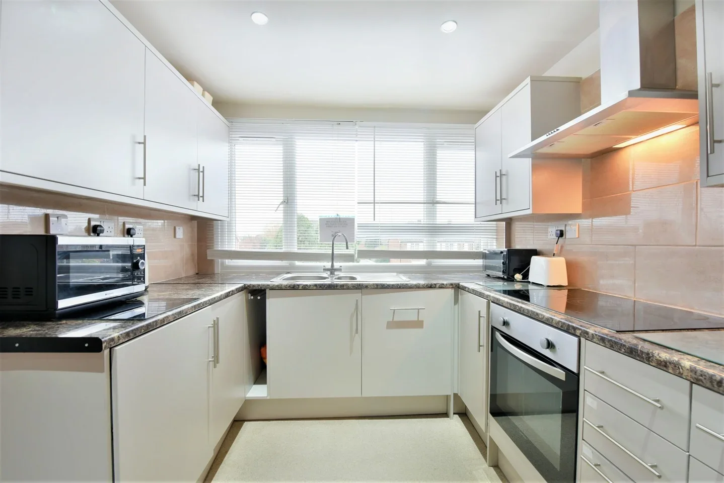Flat to rent Kennington Road, Luton | rentaroof