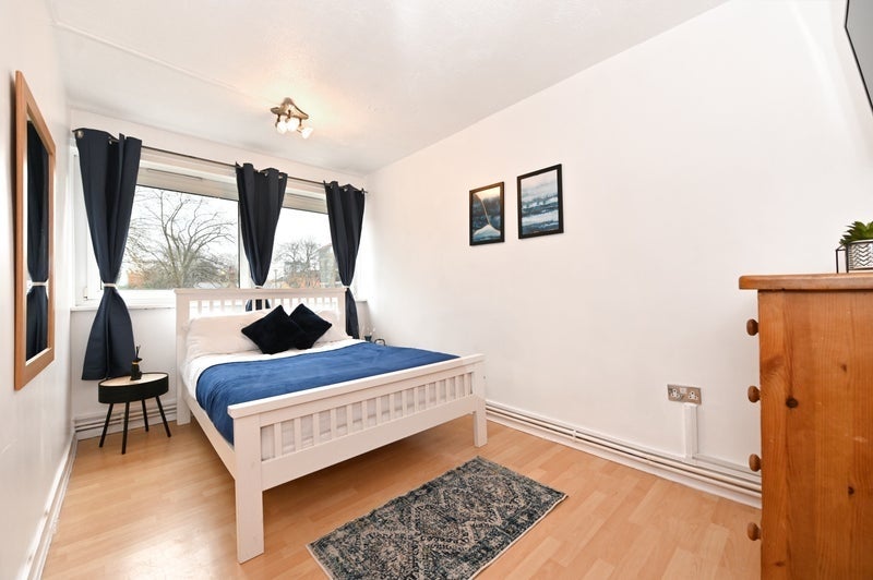 Flat to rent Field Road, Greater London | rentaroof