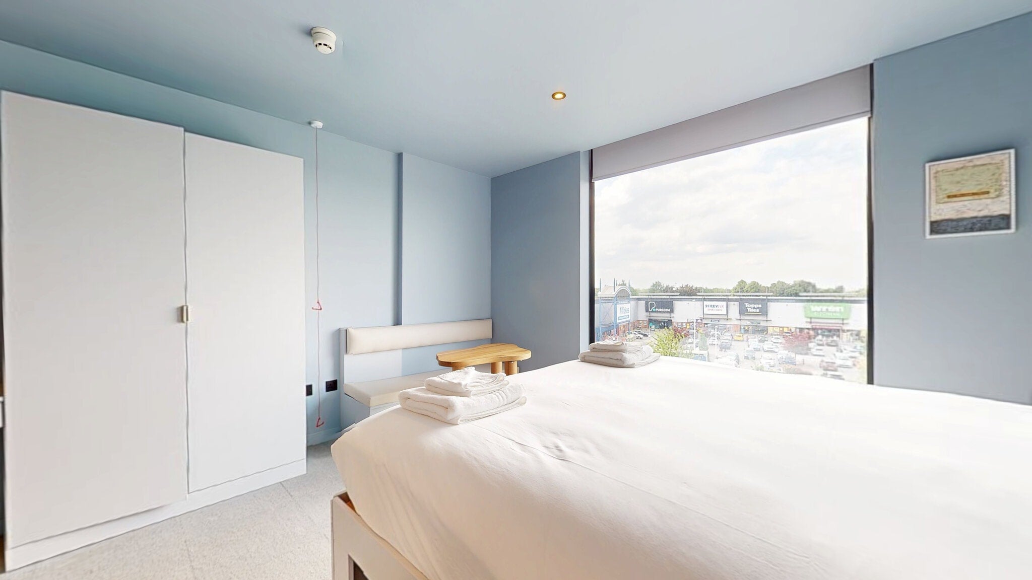 Flat to rent Uxbridge Road, Greater London | rentaroof