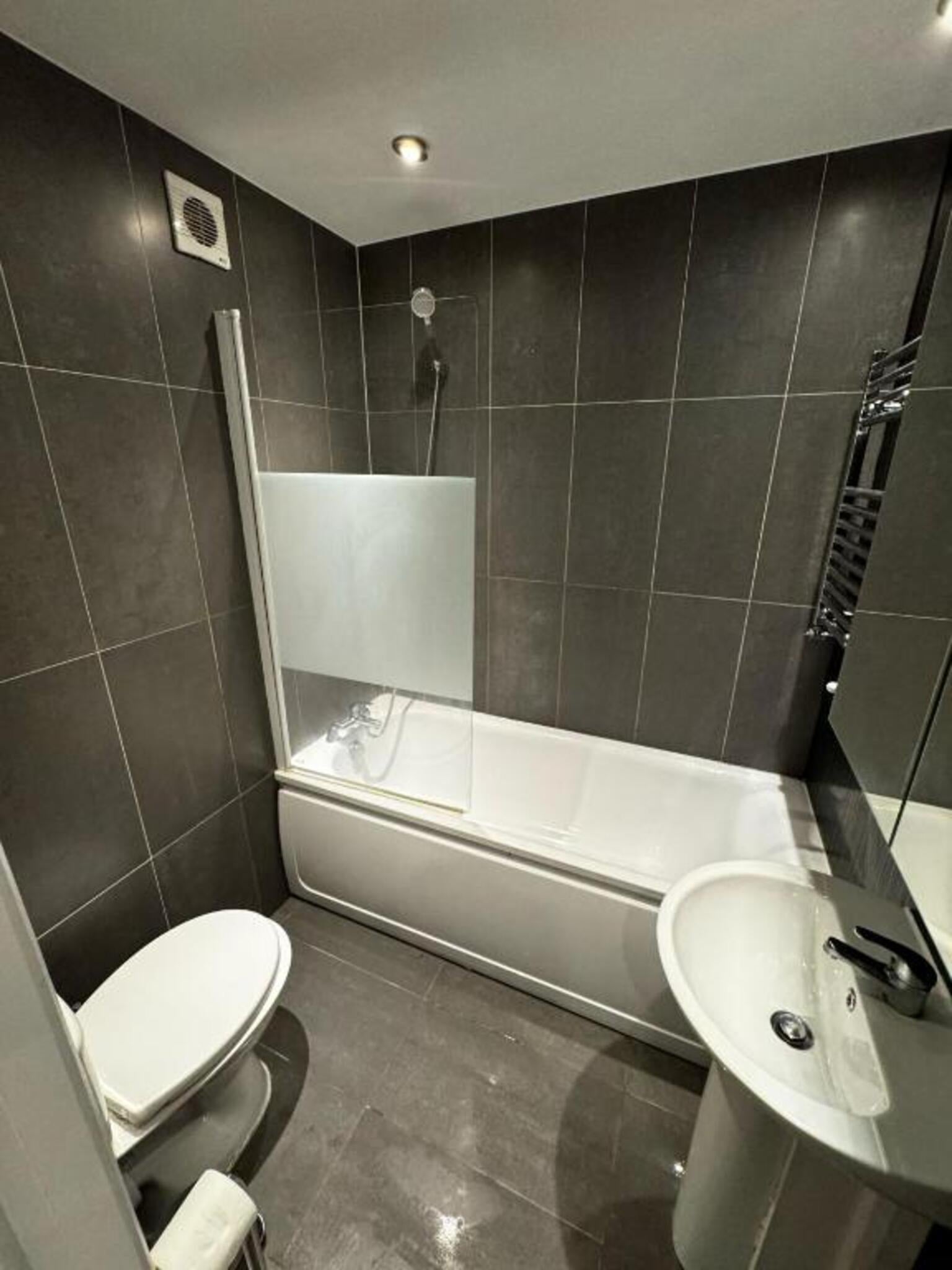 Flat to rent Chobham Road, Greater London | rentaroof