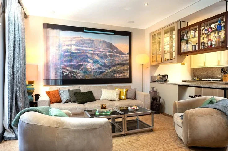 Flat to rent Cheshire Street, Greater London | rentaroof