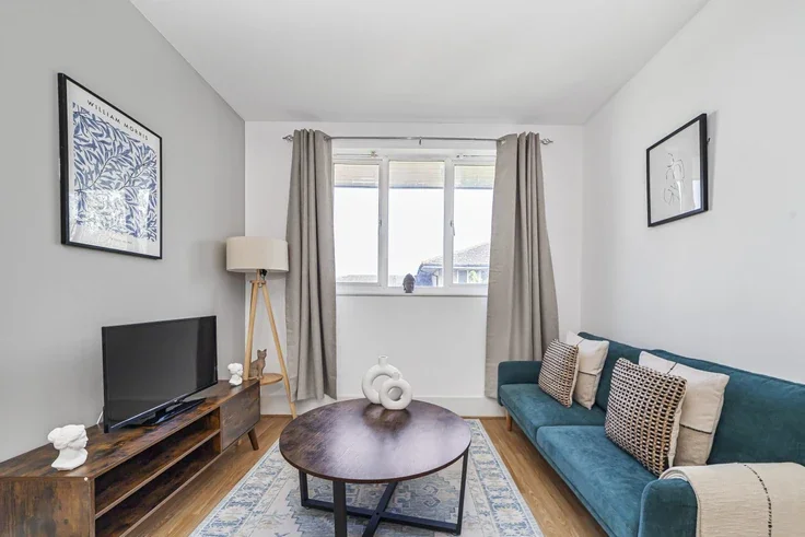 House to rent Celandine Drive, Greater London | rentaroof