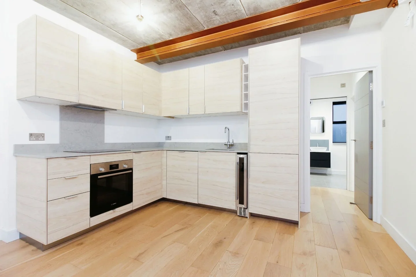 Flat to rent Mount Mews, Greater London | rentaroof