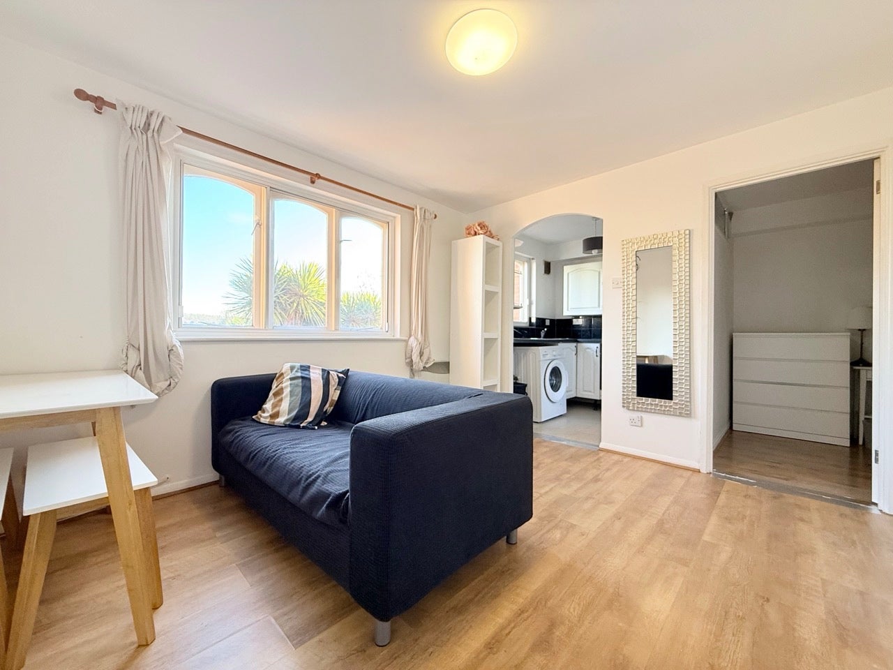 Flat to rent Trundley's Road, Greater London | rentaroof
