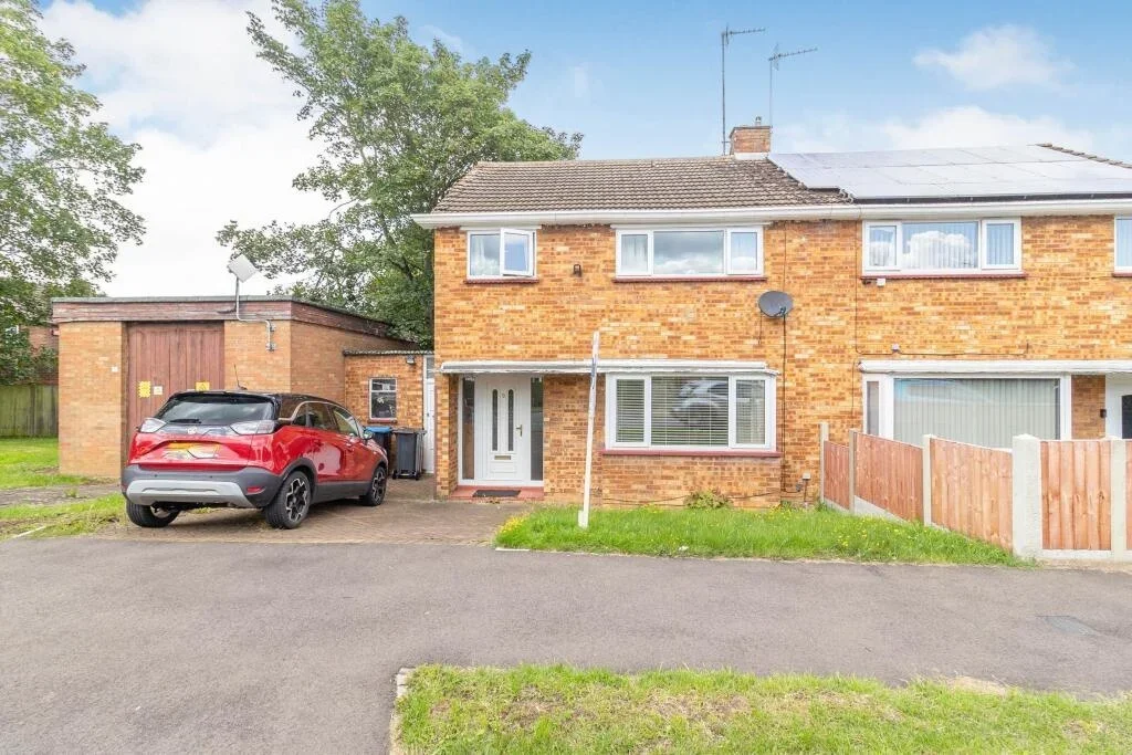 House to rent Middlesex Drive, Milton Keynes | rentaroof