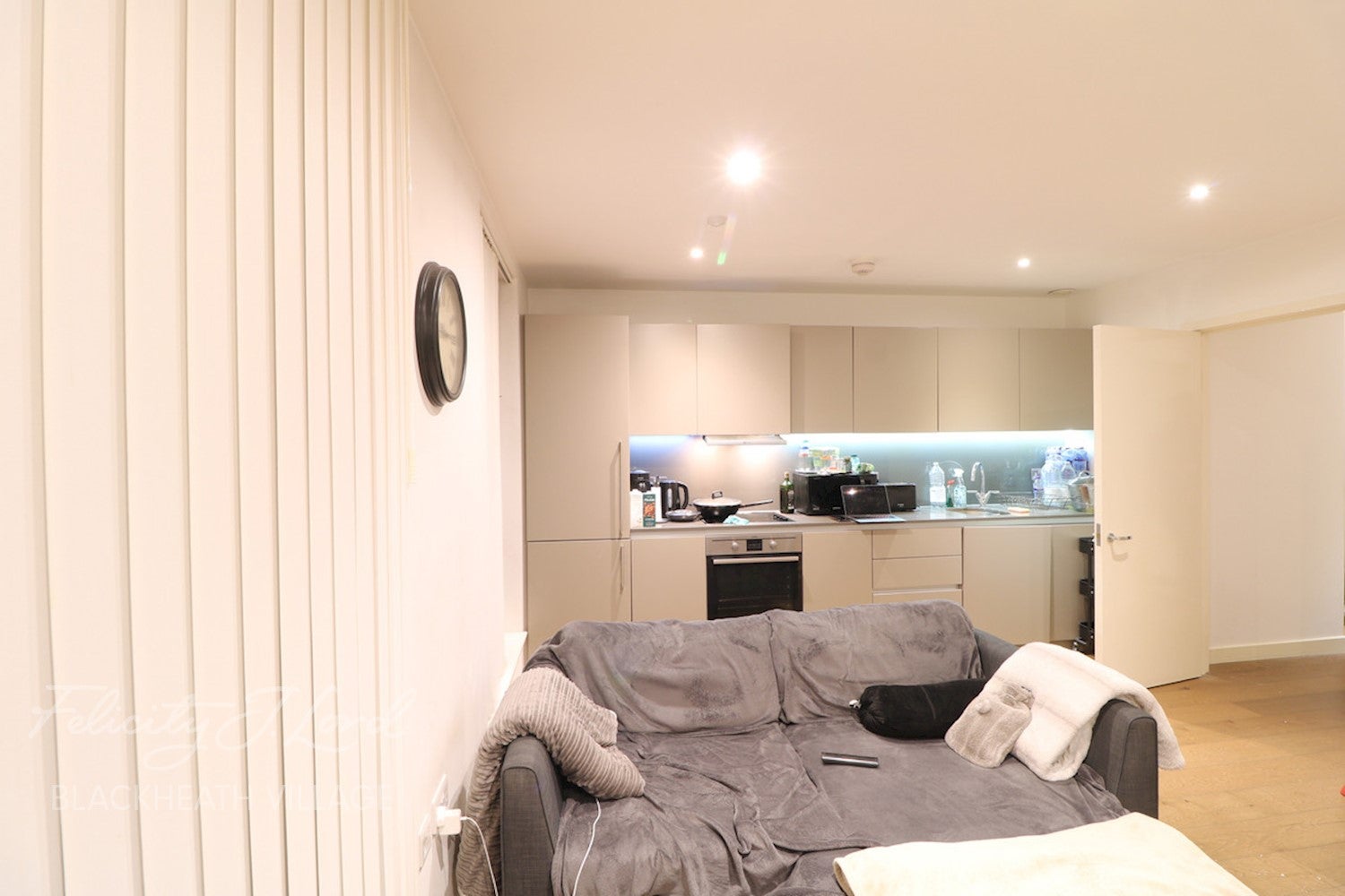 Flat to rent Astell Road, Greater London | rentaroof