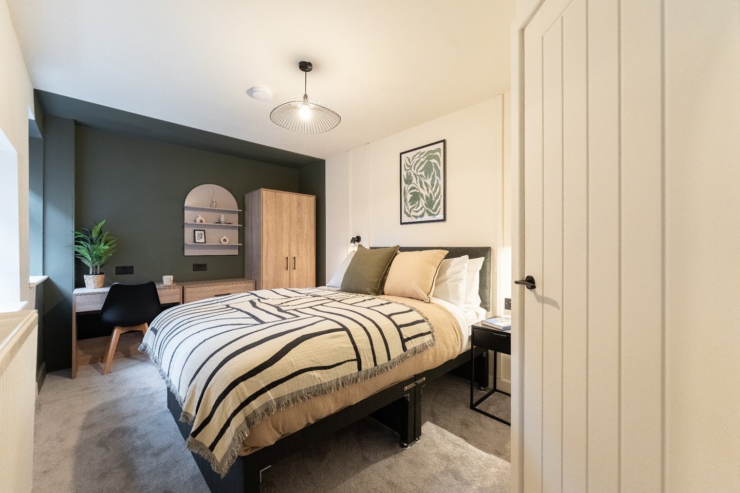 Flat to rent Hodge Road, Salford | rentaroof