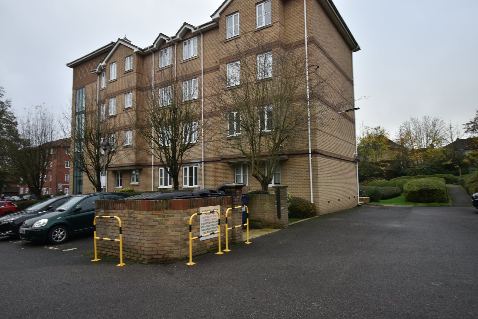 Flat to rent St John's Road, Greater London | rentaroof