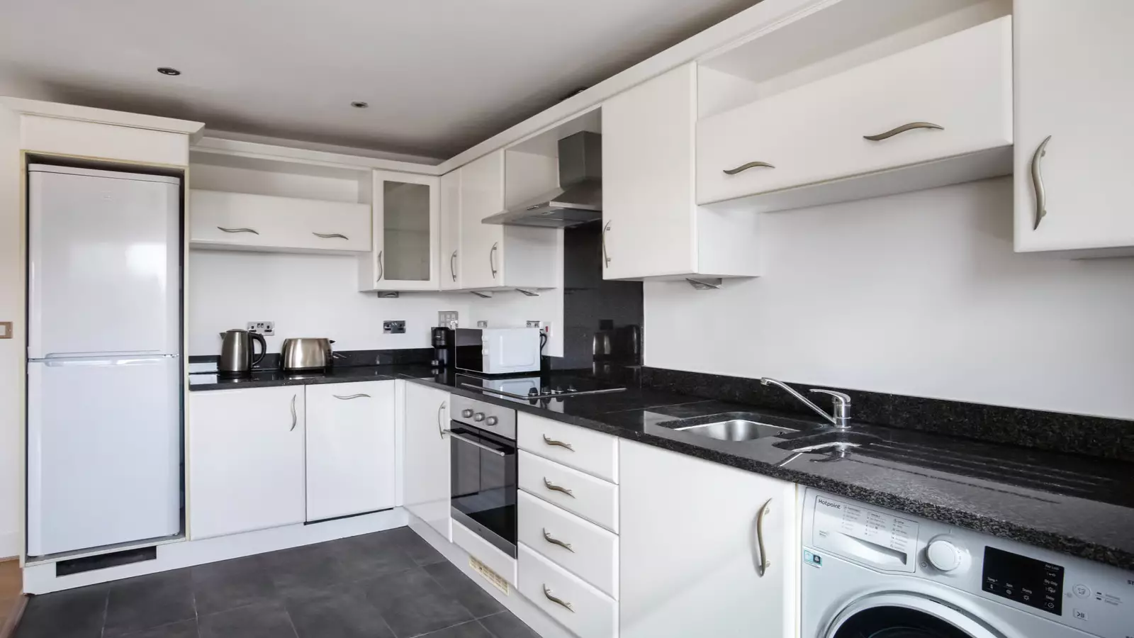 Flat to rent The Bracken, Greater London | rentaroof