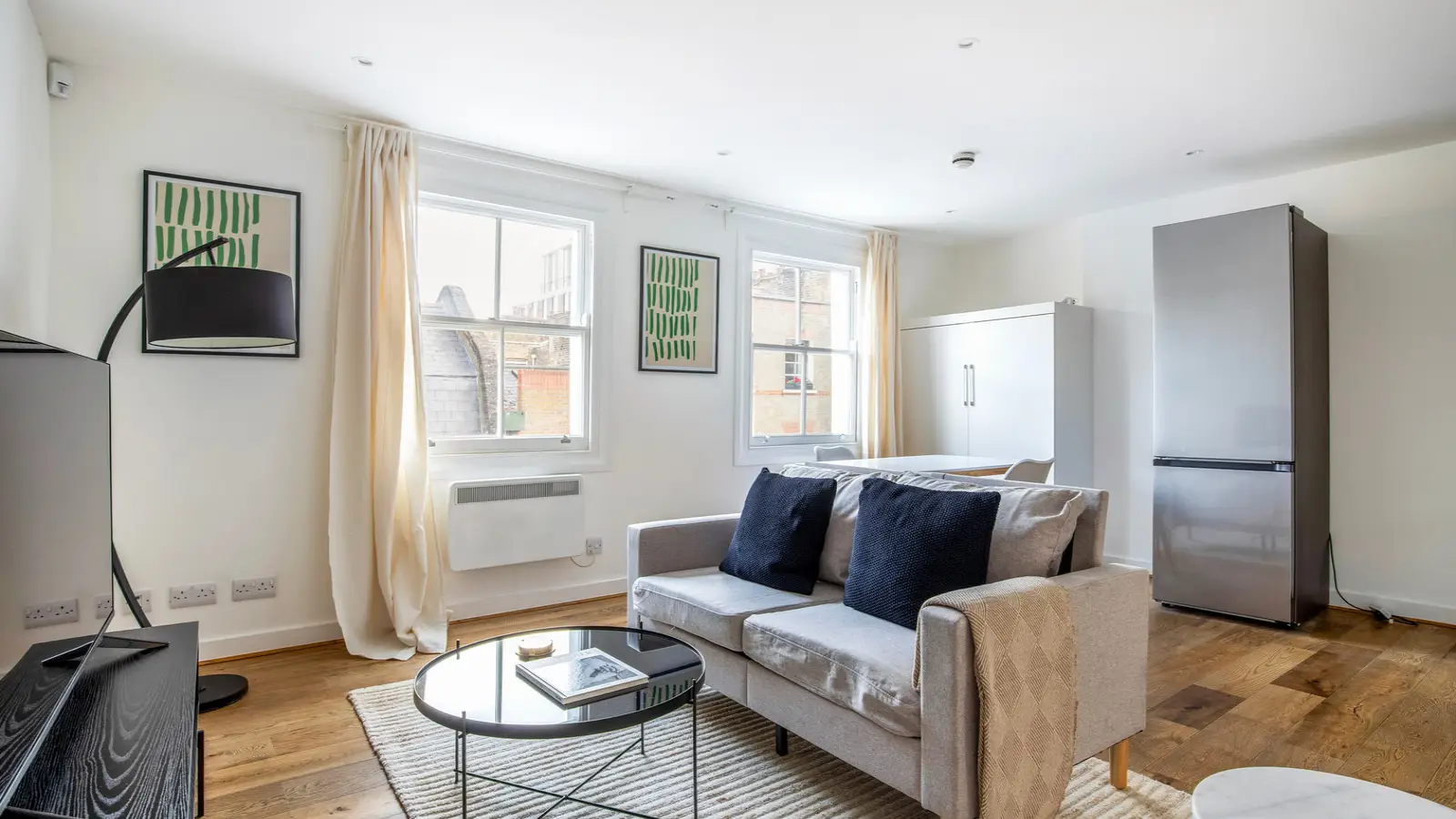 Flat to rent Tottenham Street, Greater London | rentaroof