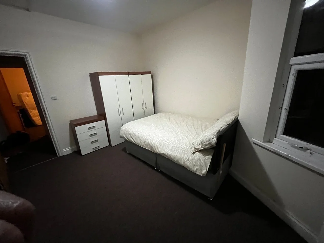 Flat to rent Lansdowne Road, Greater London | rentaroof