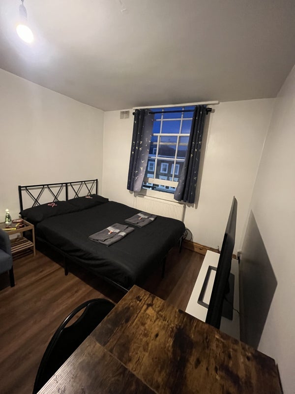 Flat to rent Caledonian Road, Greater London | rentaroof