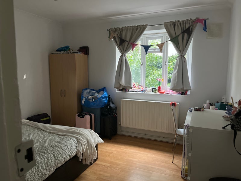 Flat to rent Long Lane, Greater London | rentaroof