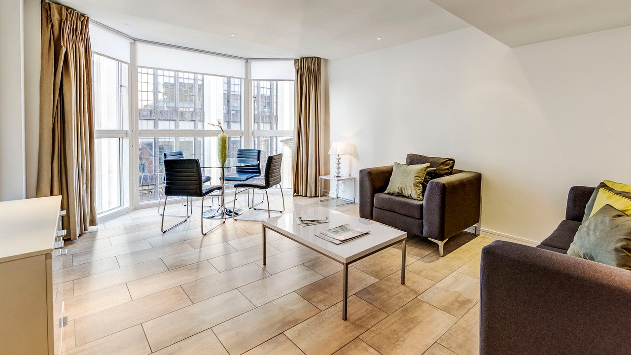 Flat to rent Young Street, Greater London | rentaroof