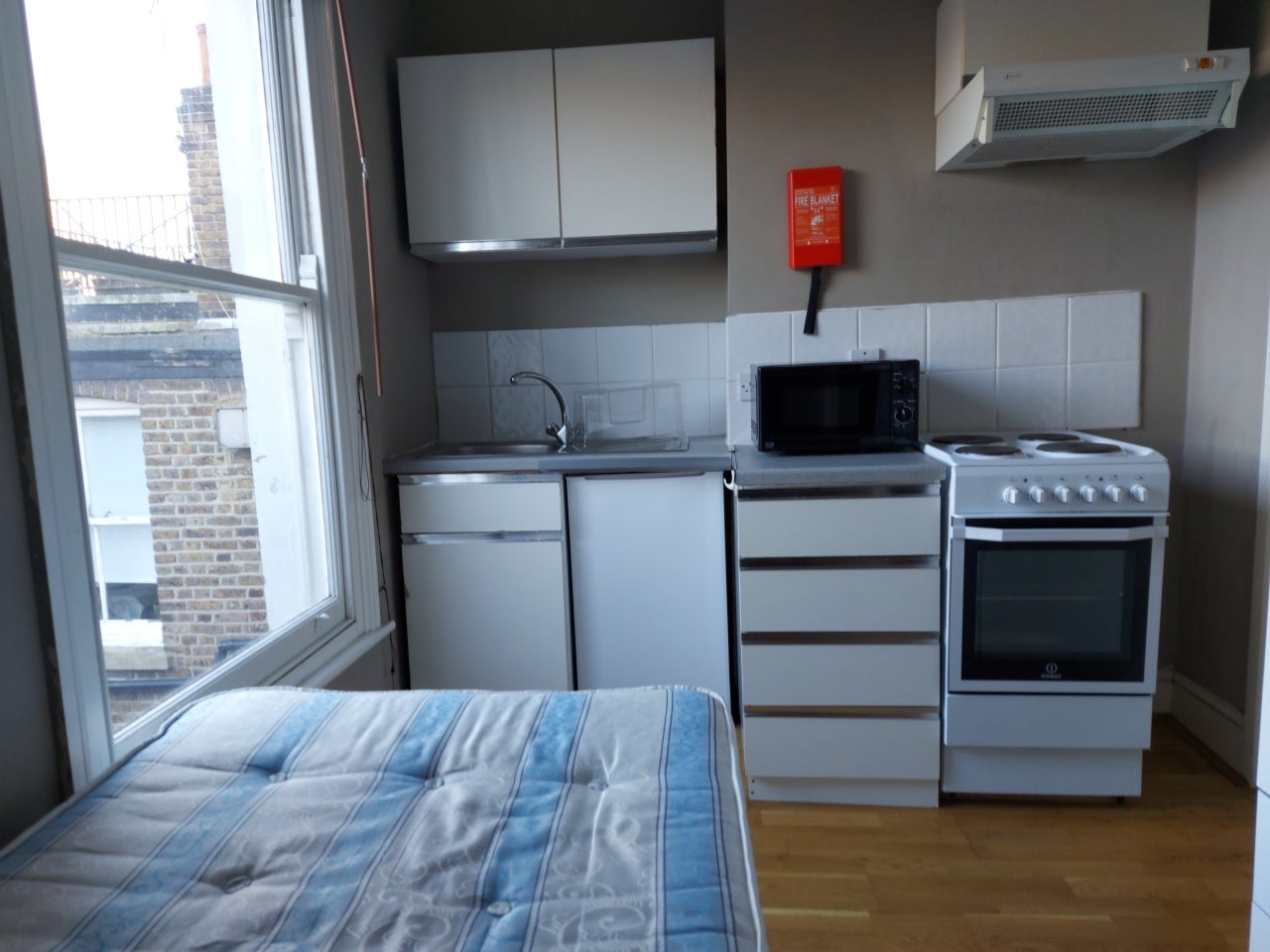 Flat to rent Sulgrave Road, Greater London | rentaroof