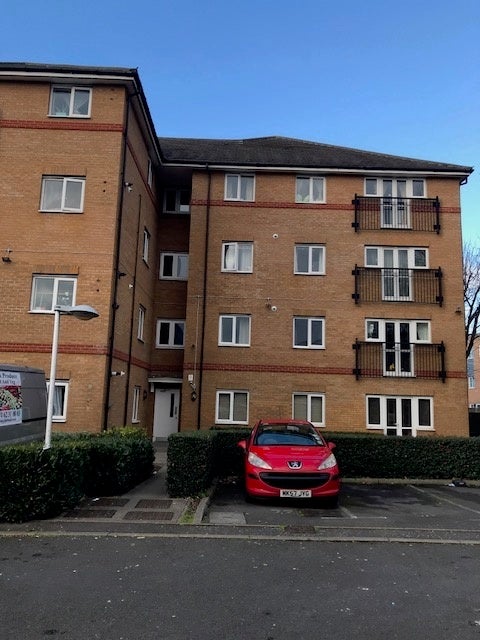Flat to rent Orchid Gardens, Greater London | rentaroof