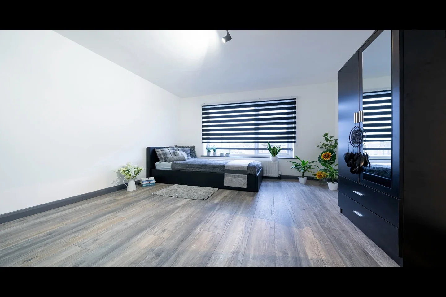House to rent Shaw Road, Greater London | rentaroof
