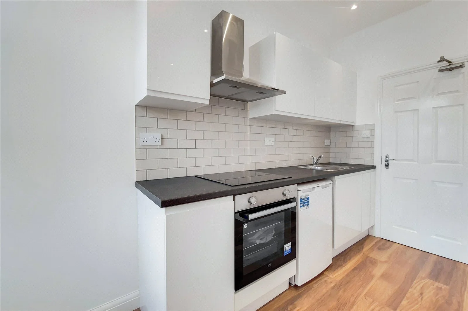 Flat to rent Larch Road, Greater London | rentaroof