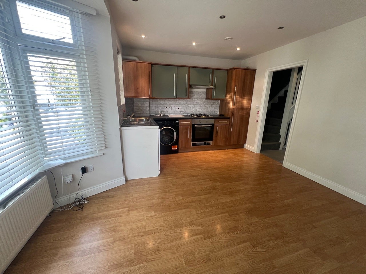 Flat to rent Albert Road, Greater London | rentaroof
