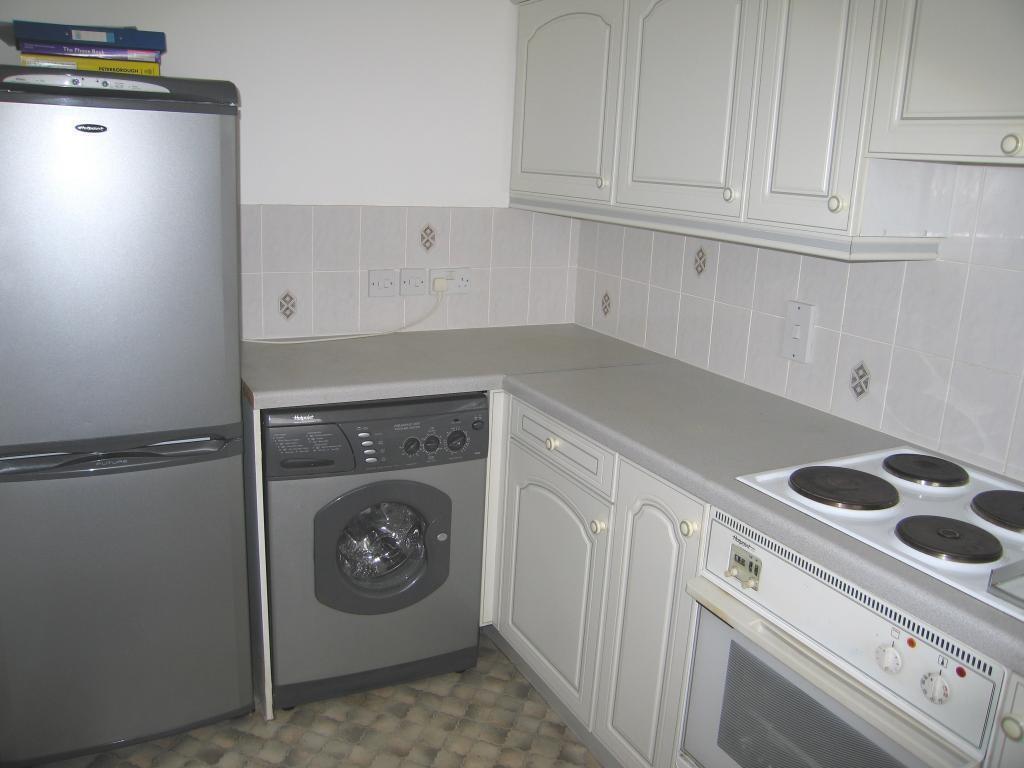 Flat to rent Water End, Peterborough | rentaroof