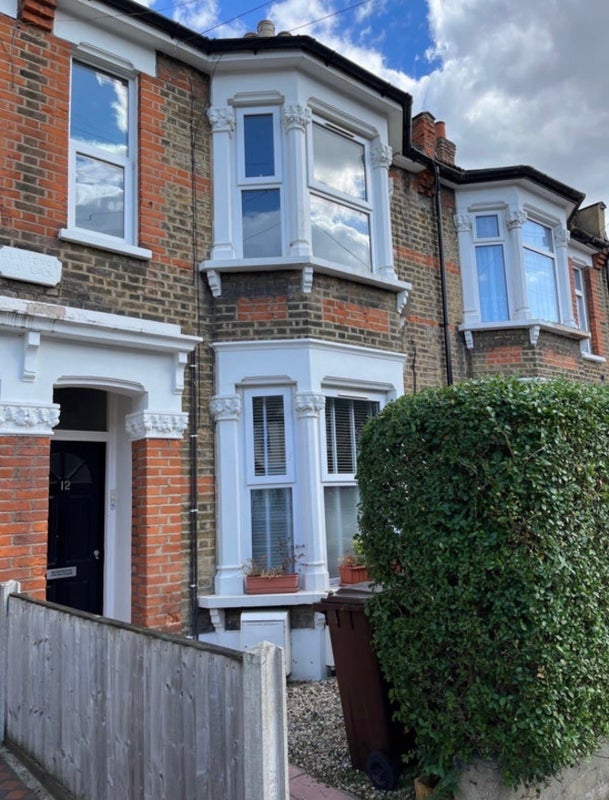 Flat to rent Morley Road, Greater London | rentaroof
