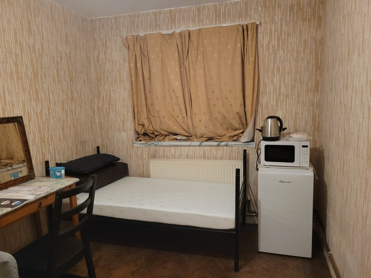 Flat to rent Ellsworth Street, Greater London | rentaroof