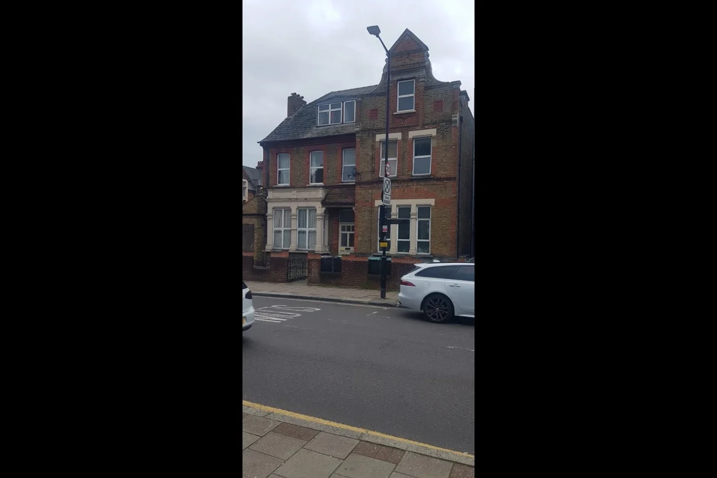 Flat to rent Rokesly Avenue, Greater London | rentaroof